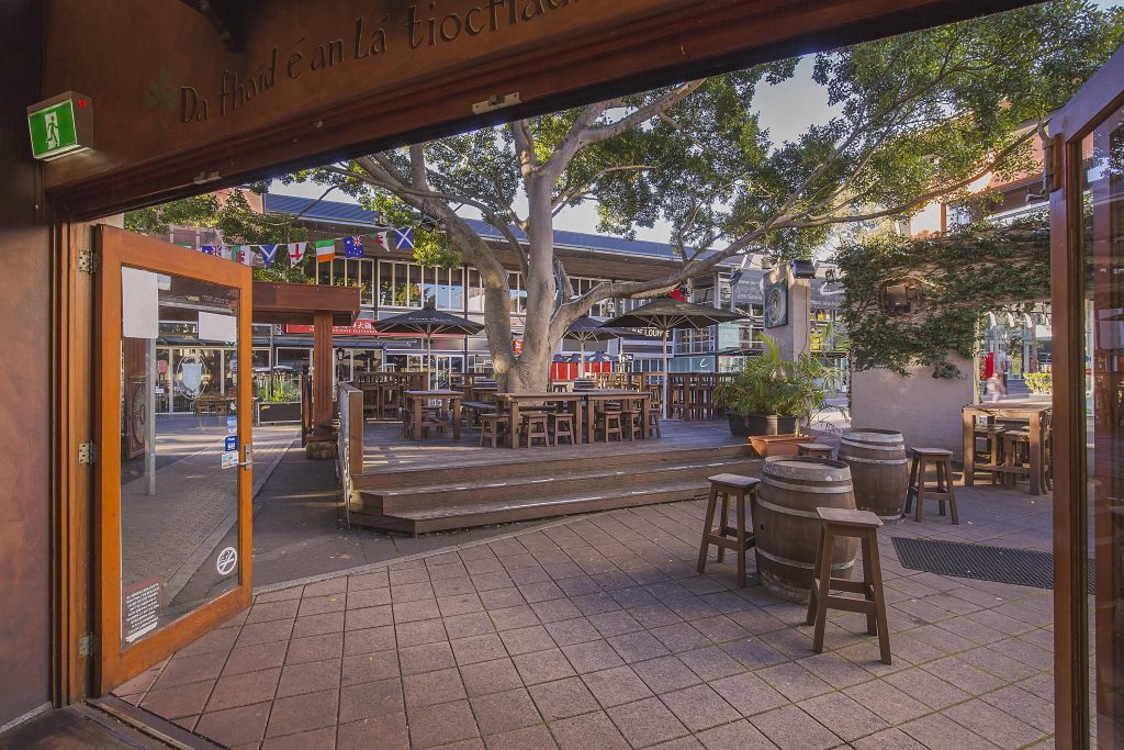 EATING WITH THE AU: PJ GALLAGHER’S IRISH PUB – ENTERTAINMENT QUARTER ...